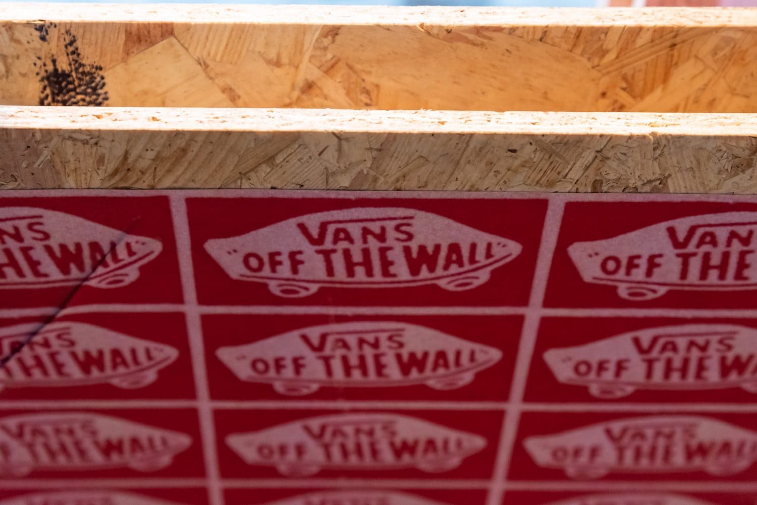 Vans, Using Brand Message in Branded Spaces - Design4Retail‎