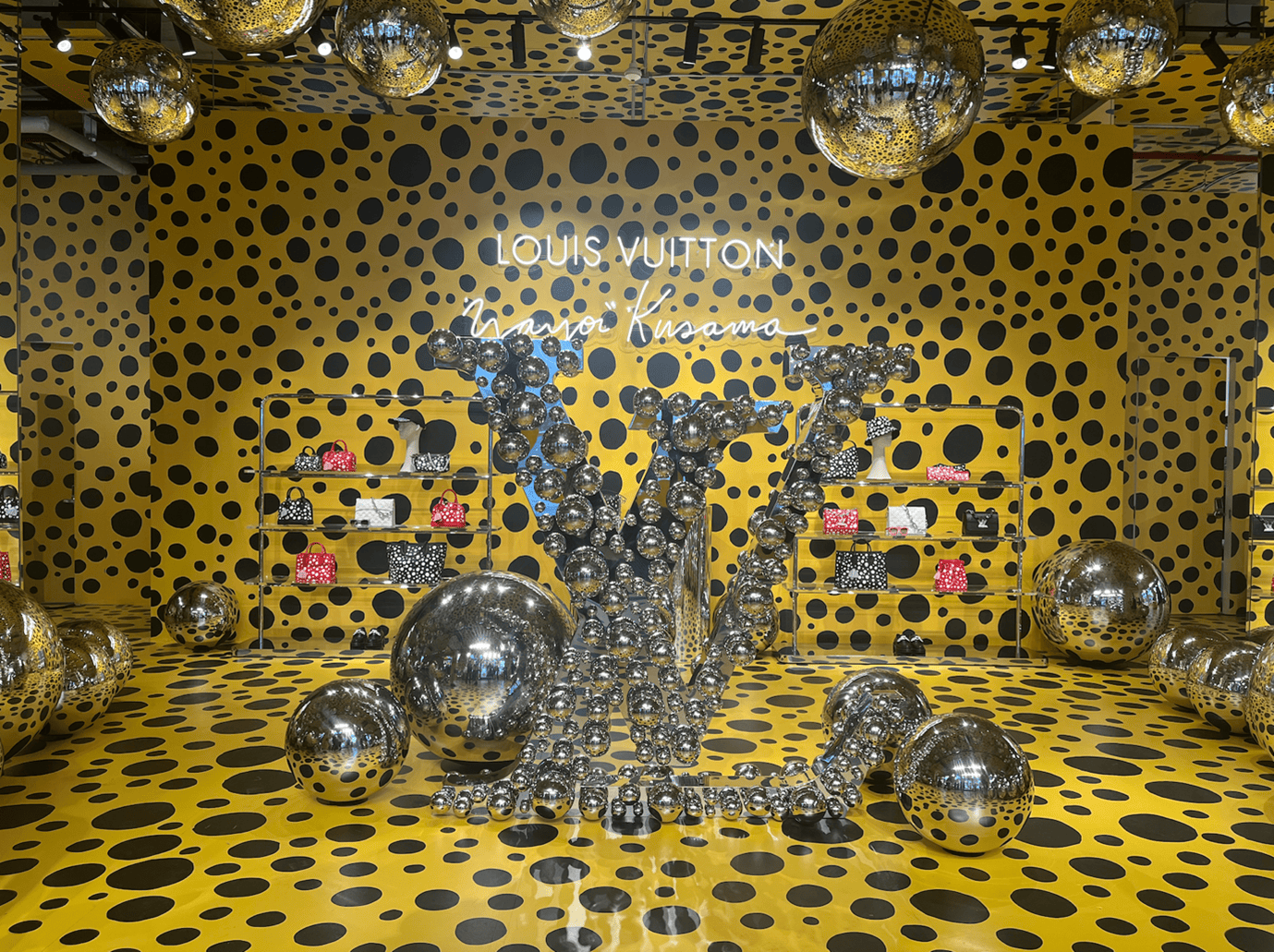 Maximalism in Retail Design - Design4Retail‎